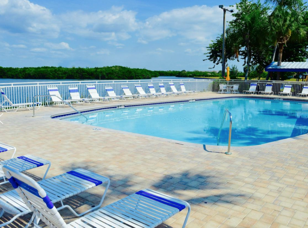 Waterfront Restaurant, Beach Bar & Grill, The Inn | Little Harbor Marinas